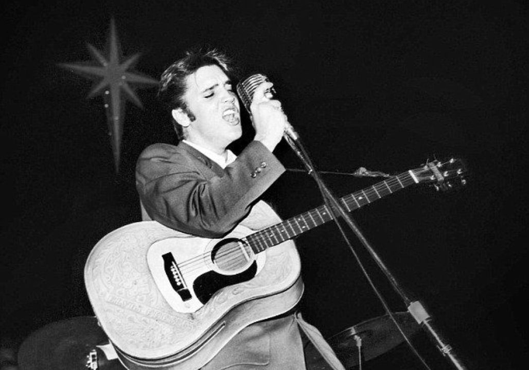 Elvis Presley - Shake, Rattle and Roll - Timeless Music