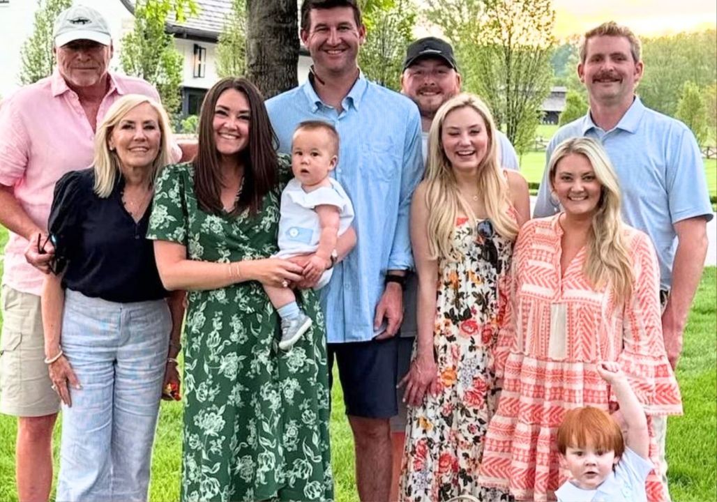 Alan Jackson and his wife Denise recently spent some quality time with ...