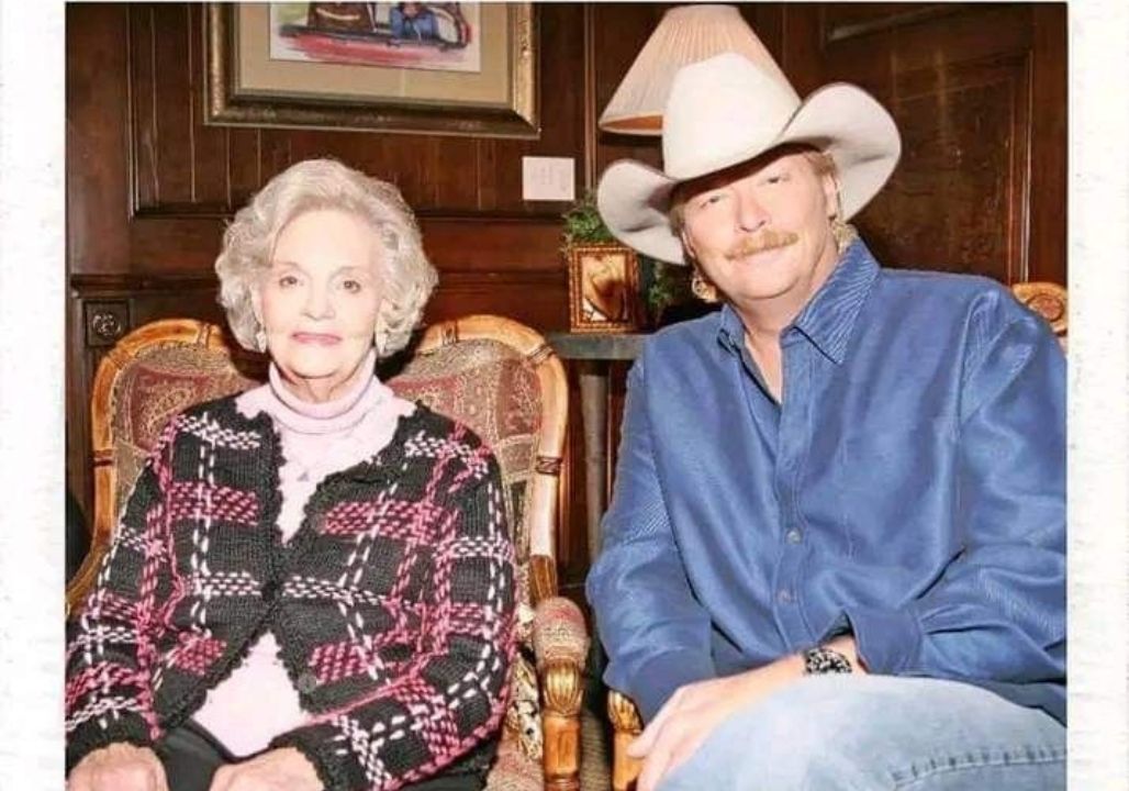 Alan Jackson & Mama Ruth - Growing up in Newnan - Timeless Music