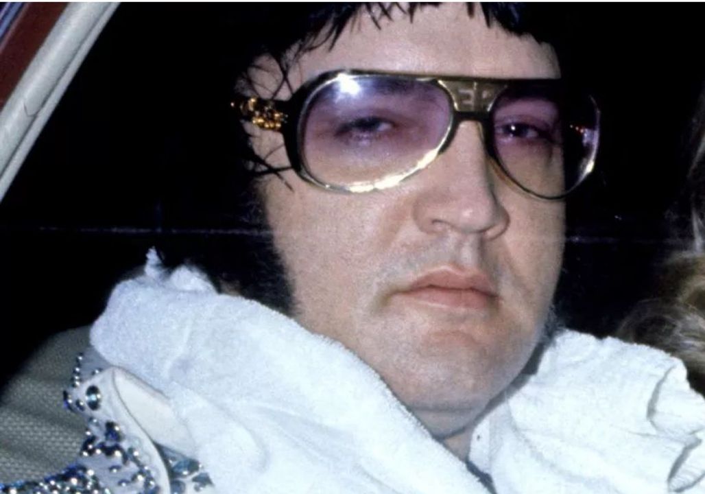 Elvis Presley Finally Confirms What We Thought All Along: The Untold ...