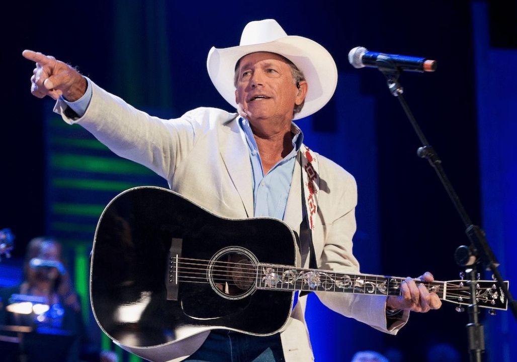 At 72, George Strait walks slowly through the gates of the old South ...