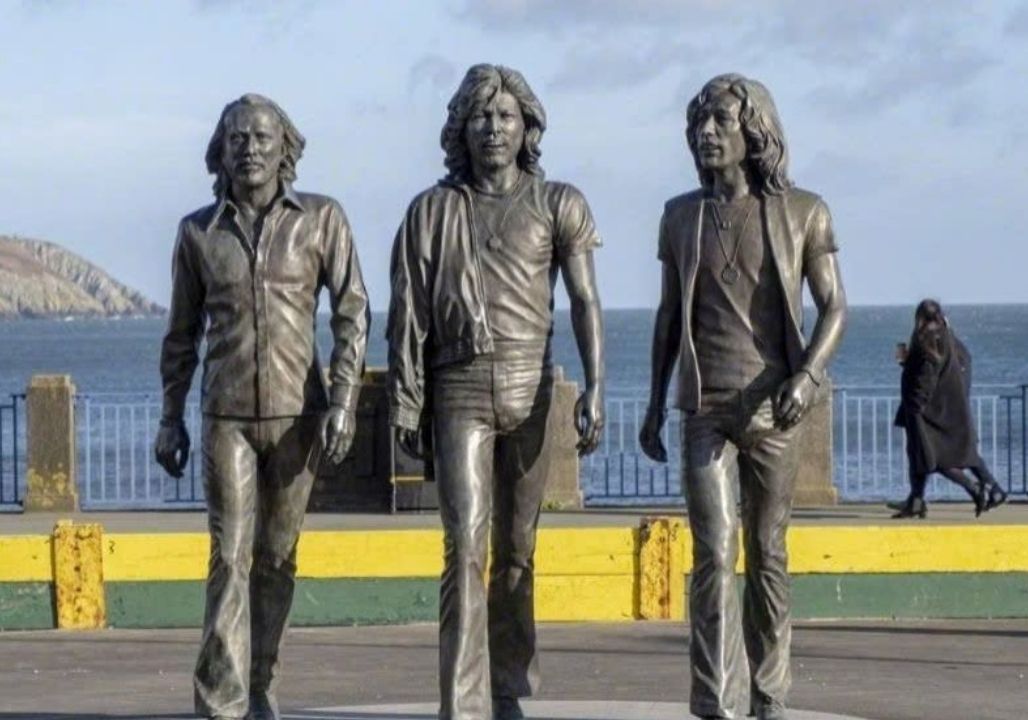 “WHEN THE MUSIC STOOD STILL — The Night Barry Gibb Played for the ...